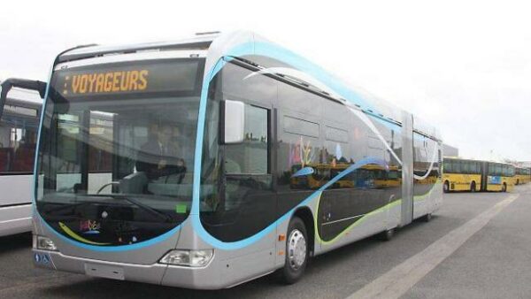 Remise à la ville de Saint-Nazaire du 15 000ème autobus/autocar ...